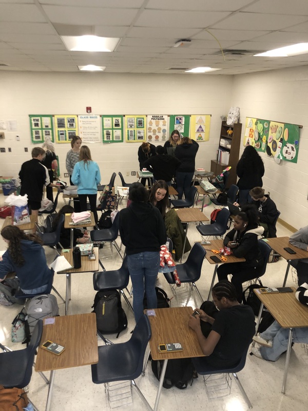 EAHS Key Club Sponsors Angel Tree | Eastern Alamance High School